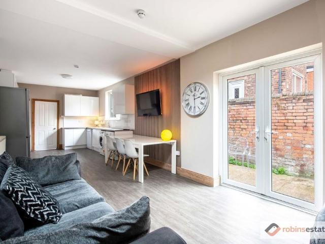 Douglas Road, Nottingham, NG7 1NW 7 bed semi detached house to rent £4,701 pcm £1,085 pw