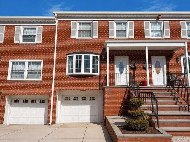 Douglaston Pkwy, Little Neck, Condo For Sale