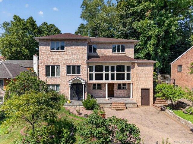 Douglaston Pkwy, Little Neck, Home For Sale