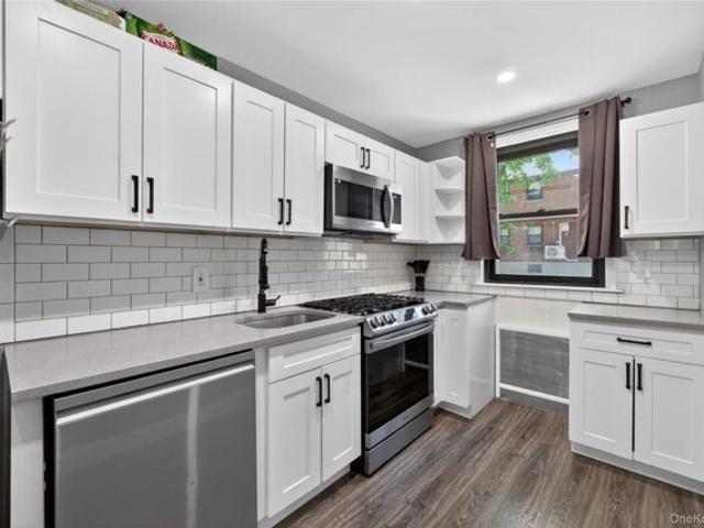 Douglastion Pkwy Unit Upper, Douglaston, Property For Sale