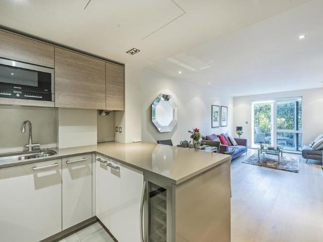 Doulton House, Chelsea Creek, 11 Park. 1 bed apartment to rent £2,600 pcm £600 pw