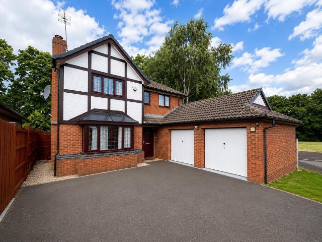 Dove Close, Mickleover, Derby, DE3 4 bed detached house to rent £1,875 pcm £433 pw