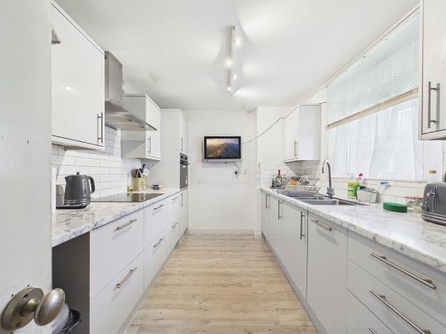 Dove Street, Bristol BS2, 3 bed flat to rent, £2,400 pcm | PrimeLocation
