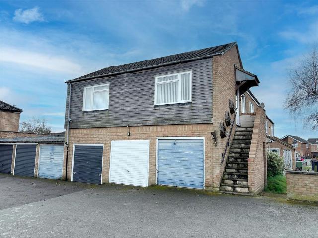 Dove Tree Road, Leighton Buzzard LU7, 2 bed maisonette to rent, £1,100 pcm | PrimeLocation