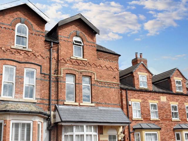 Dovecote Lane, Beeston NG9, 2 bed flat to rent, £1,200 pcm | PrimeLocation