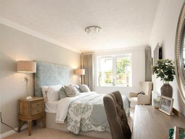 Dovehouse Lodge, Wratten Road, 2 Bedroom Flat