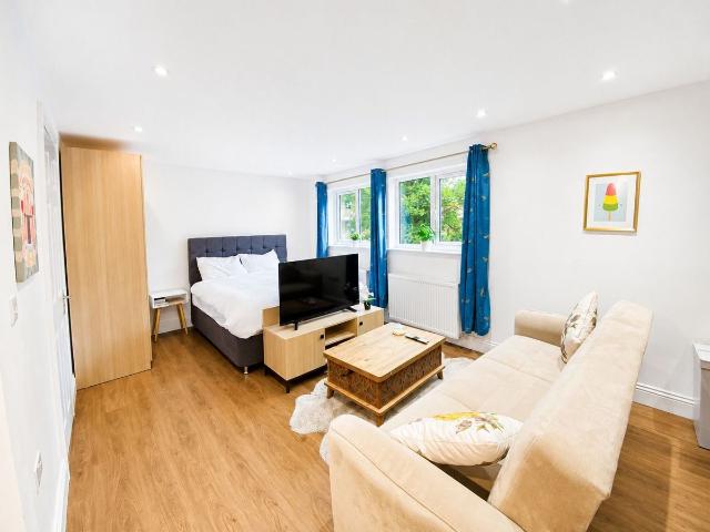 Dover Park Drive, London SW15, Studio to rent, £1,500 pcm | PrimeLocation