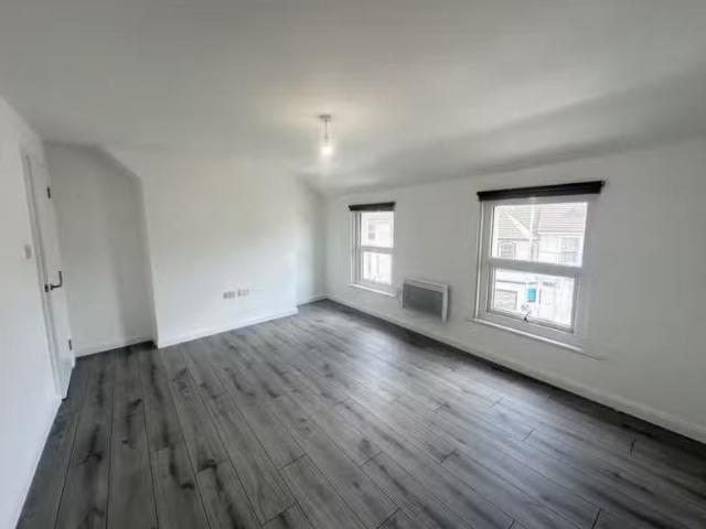 Dover Road, Folkestone, CT20 1 bed flat to rent £750 pcm £1.