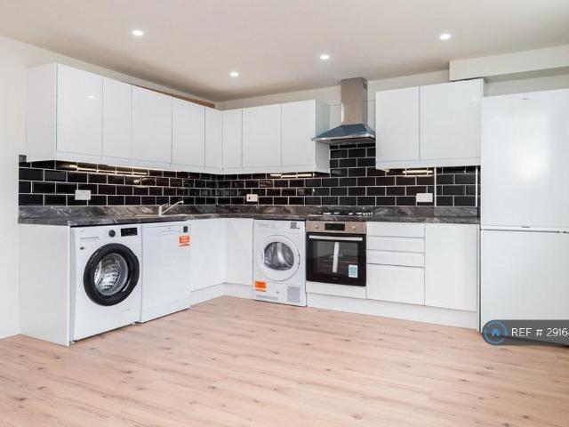 Dowdeswell Close, London, SW15 3 bed maisonette to rent £2,750 pcm £635 pw