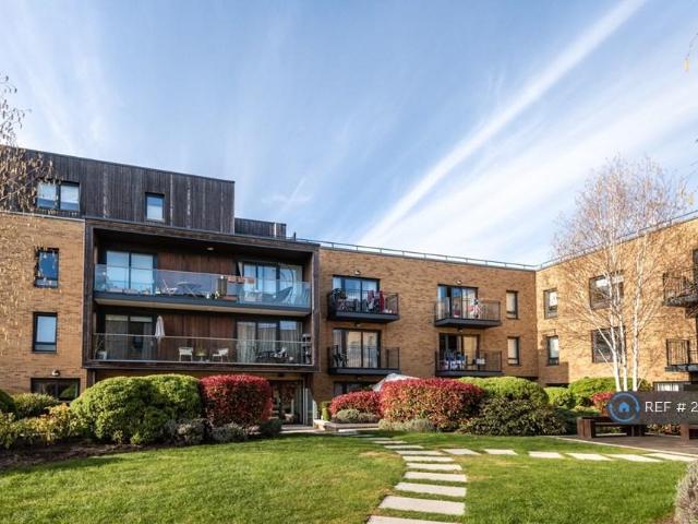 Dowding Drive, London, SE9 3 bed flat to rent £2,600 pcm £600 pw