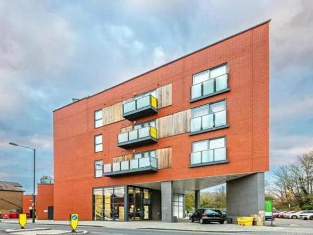 Dowding House, Central Raynes Park, 2 Bedroom Flat