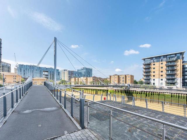 Dowells Street, Greenwich, London, SE10 3 bed flat to rent £3,400 pcm £785 pw