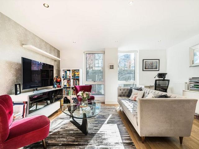 Dowells Street, Greenwich SE10 3 bed flat to rent £3,500 pcm £808 pw