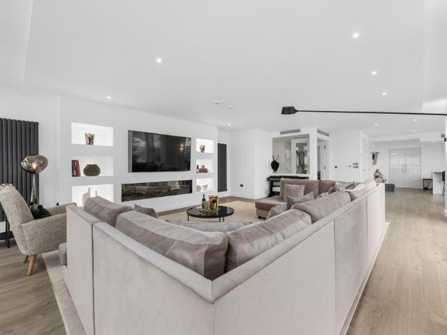 Dowells Street, London SE10 4 bed penthouse to rent £3,849 pcm £888 pw