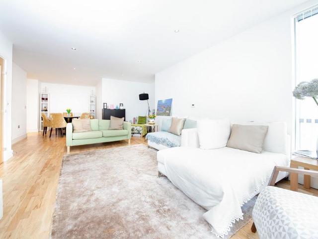 Dowells Street, London SE10 3 bed flat to rent £3,300 pcm £762 pw