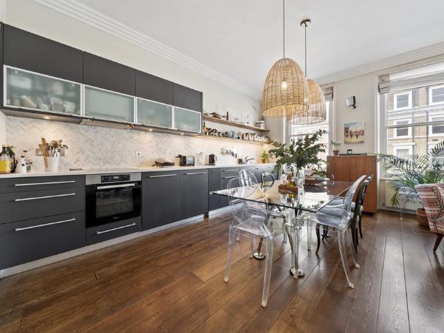 Down Street, London W1J 2 bed apartment to rent £7,583 pcm £1,750 pw