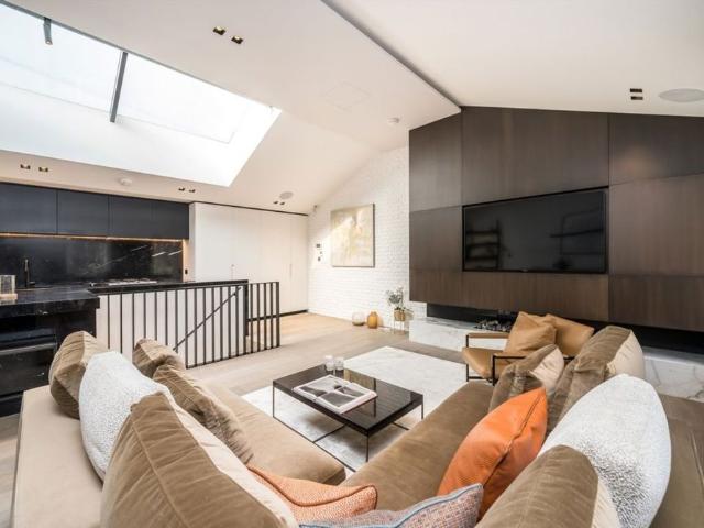 Down Street Mews, W1J, London
