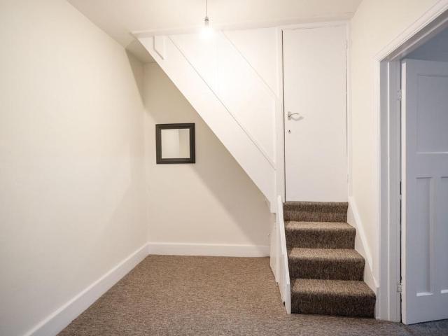 Downend Road Downend, Bristol BS16 3 bed flat to rent £1,600 pcm £369 pw