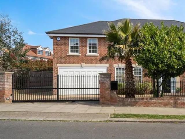 Downes Court, Winchmore Hill, London, N21 3PS, United Kingdom | 6 bed house for rent #113849853 | Rentberry