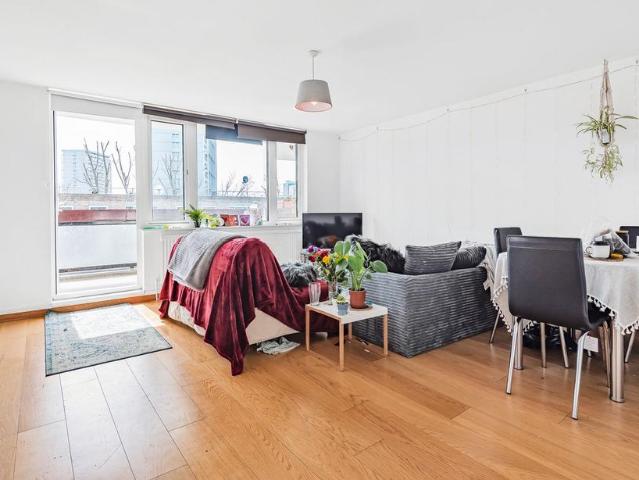 Downfield Close, Maida Vale W9 3 bed apartment to rent £3,000 pcm £692 pw
