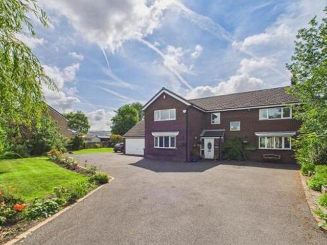Downlee Close, Chapel en le frith, 4 Bedroom Detached