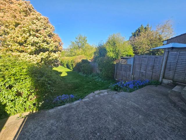 Downs Way, Epsom KT18 4 bed house to rent £3,000 pcm £692 pw