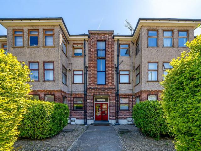 Downs Court, Brighton Road CR8, Studio to rent, £1,000 pcm | PrimeLocation