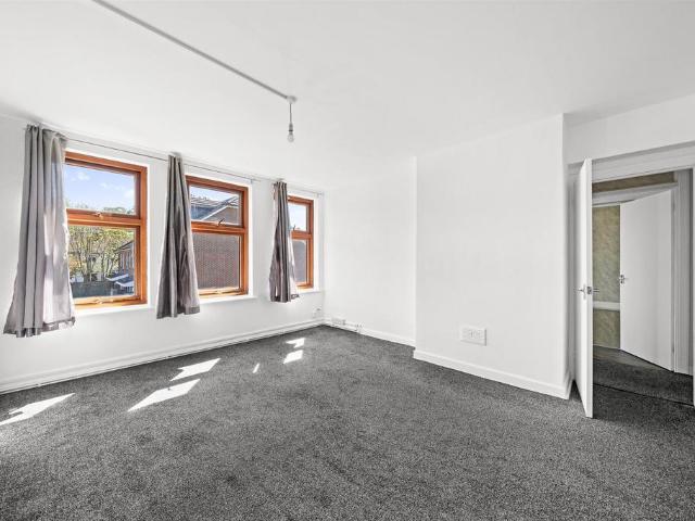 Downs Court, Brighton Road Studio to rent £1,000 pcm £231 pw