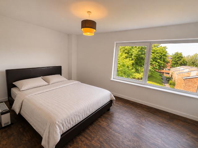 Downs Court, Luton LU1, 2 bed flat to rent, £1,200 pcm | PrimeLocation