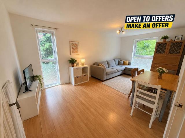 Downs Road, Luton, LU1 2 bed flat to rent £1,150 pcm £265 pw