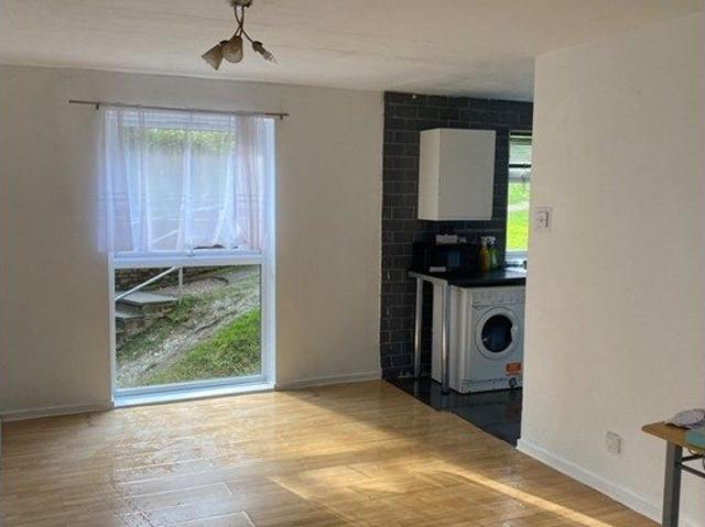 Downs Road, Luton LU1, 2 bed flat to rent, £1,195 pcm | PrimeLocation