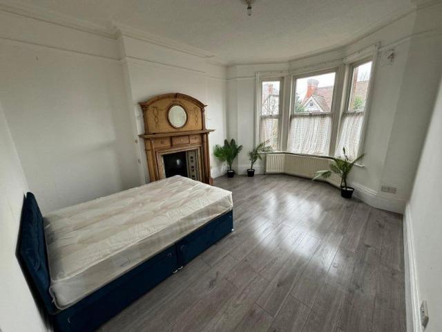 Downs Road, Luton LU1, Room to rent, £600 pcm | PrimeLocation