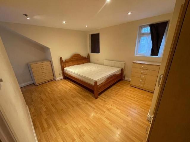 Downsfield Road, Walthamstow E17, 2 bed flat to rent, £1,750 pcm | PrimeLocation