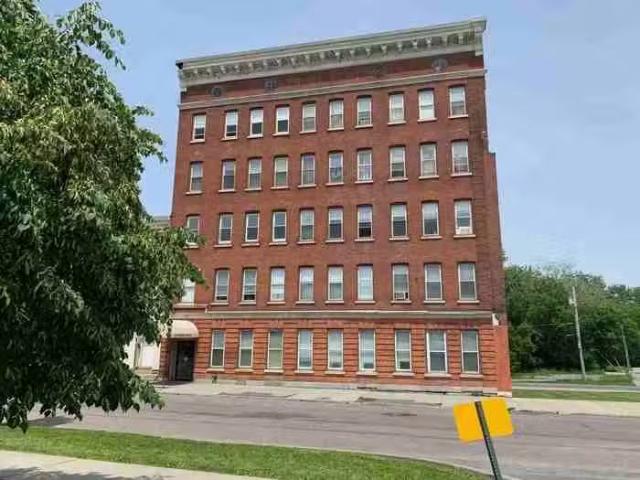 Downtown 1 bedroom 1 bath apartment close to everything! 234.