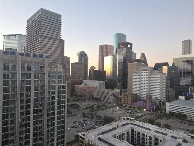 DOWNTOWN 2BED 2BATH SHARED APT