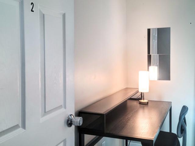 Downtown ATL unit close to public transit!