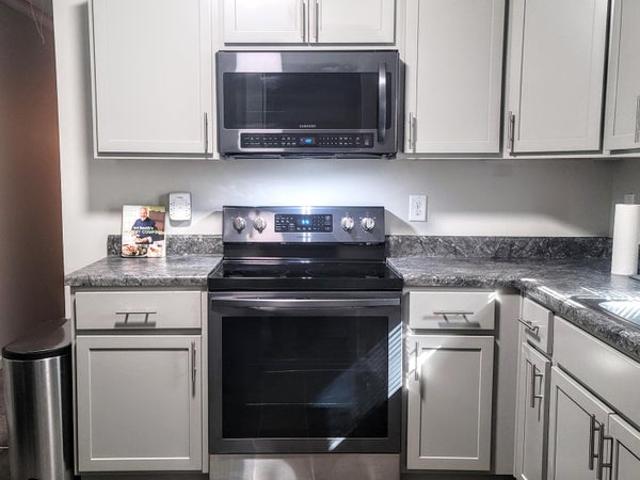 Downtown ATL unit close to public transit!