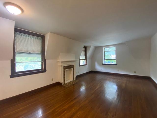 Downtown Bexley Charming 1920’s studio Apartment
