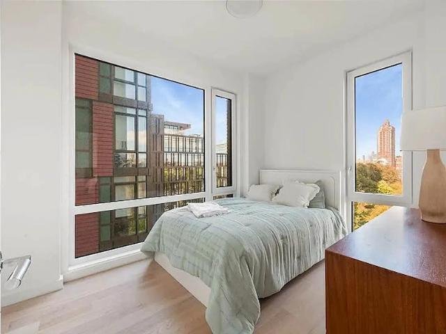 Downtown Bk/Dumbo Light Filled Bedroom in 2 bed/1