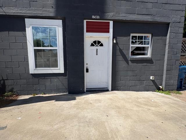 Price Improvement for Downtown Brunswick Living! 3 Bed / 2 Bath Downstairs Duplex