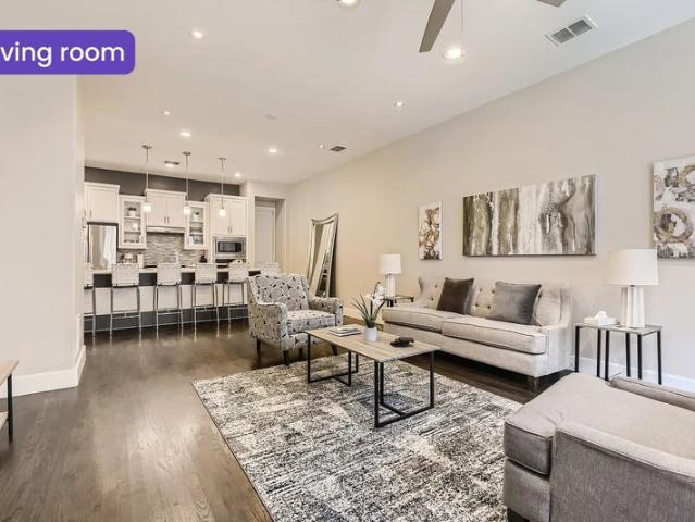 Downtown Dallas Skyline Views | 4BR Town home