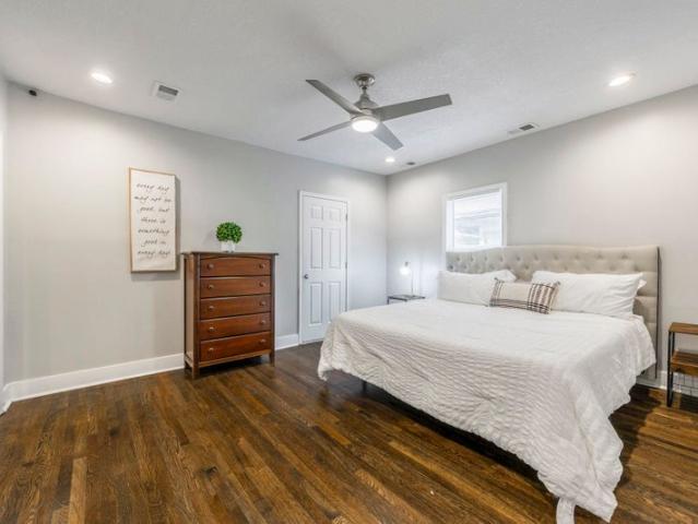 Downtown Kansas City Home, a 4 minute walk to tran