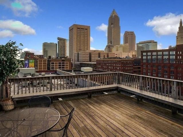 Downtown Lakefront with a view + in unit washerdr