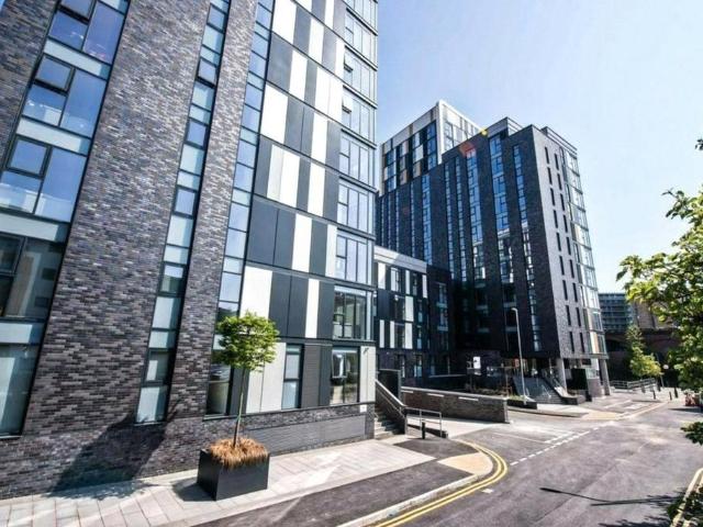 Downtown, Manchester M5 2 bed apartment to rent £1,375 pcm £317 pw