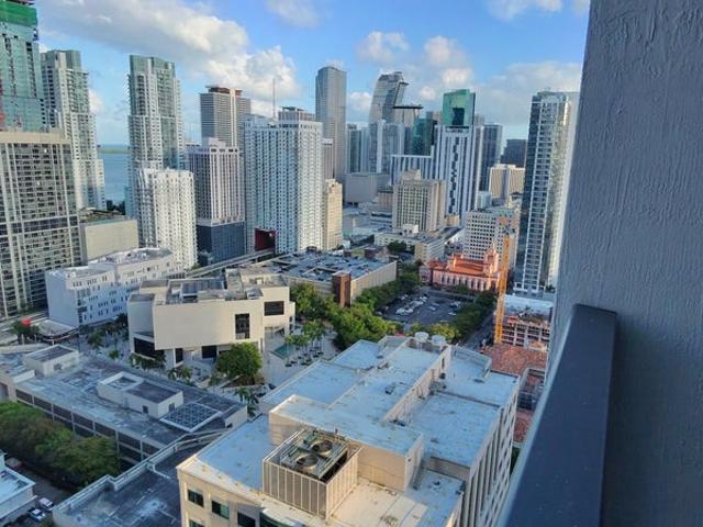 Downtown Miami big private bathroom