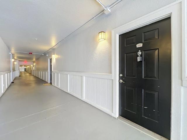 DOWNTOWN ORLANDO LIVING WITH GATED ACCESS & RESORT