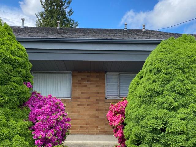 Downtown Renton Apartment W/S/G and 2 parking spaces included