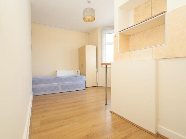 Dowsett Road, London N17, Studio to rent, £1,050 pcm | PrimeLocation