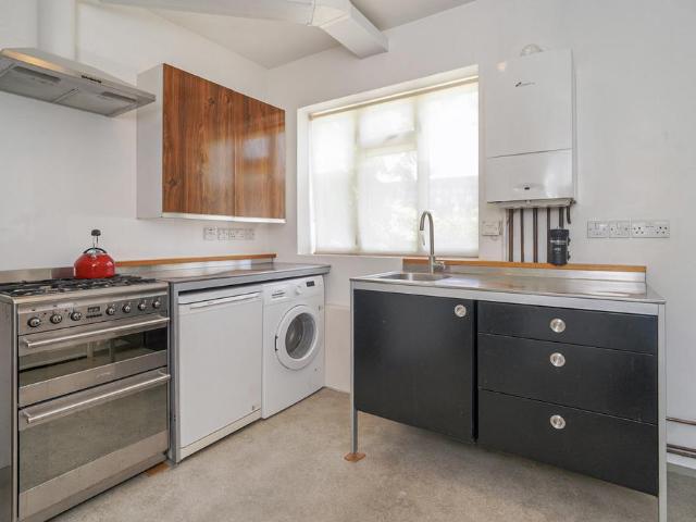 Dowson Court, Belmont Grove, London. 2 bed flat to rent £1,675 pcm £387 pw
