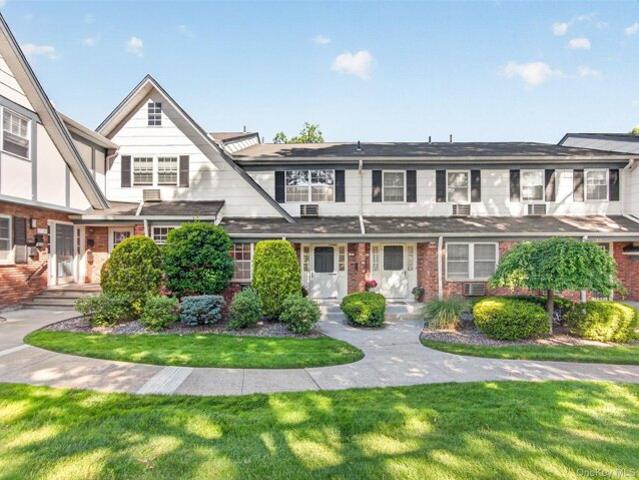 Doxbury Ln, Suffern, Condo For Sale